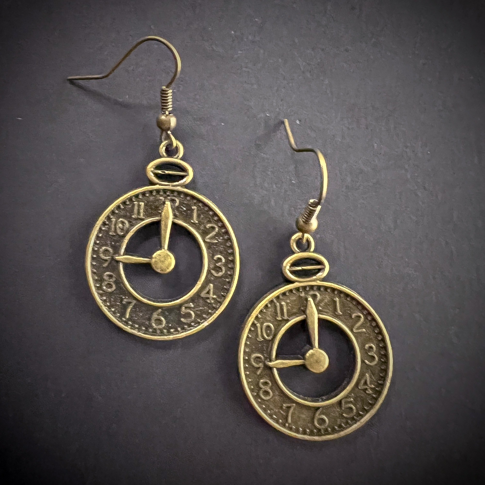 BRONZE STEAMPUNK STYLE CLOCK DANGLE EARRINGS - Graceful Camel